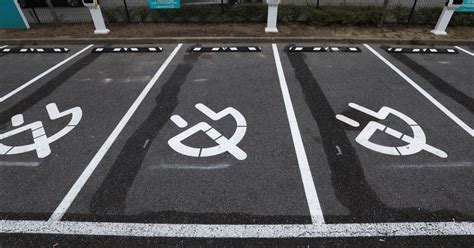 악재 쌓여도 개미는 한달새 이차전지 16조원 ‘사자