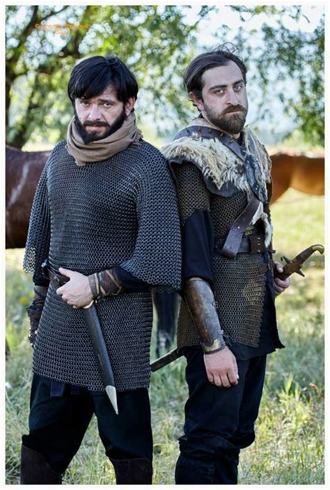 გმირთა ქვეყანა სჯობს ანთებულ ღუმელში ორი ყუმბარა შეინახო ვინემ საქვეყნო საქმეს ორი ბელადი