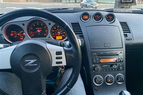 2004 Nissan 350z Interior