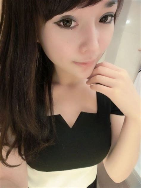Han Zi Xuan Snapshot Celebritys Strip