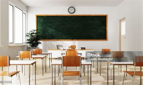 녹색 칠판 테이블과 나무 바닥에 좌석빈 흰색 교실 배경 교육 및 학교 개념으로 돌아가기 건축 인테리어 사회적 불변테마 3d 일러스트 렌더링 교실에 대한 스톡 사진 및 기타