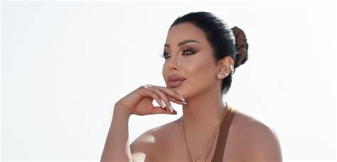 بالصور من داخل مطار بيروت شقيقة هيفا وهبي توثق مغادرتها لبنان