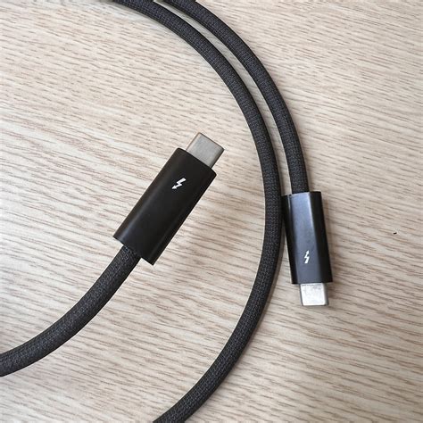 썬더볼트3 4 케이블과 Usb C 타입 케이블의 차이점