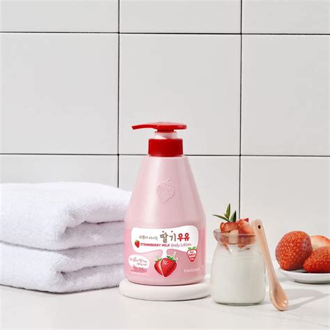 KWAILNARA Strawberry Milk Body Lotion 560g/19.75oz - Hydrating and ...