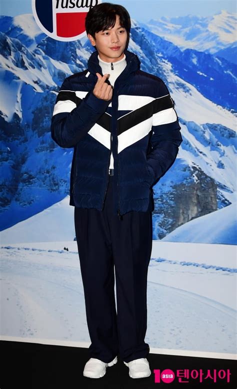 Ten 포토 육성재 얼음도 녹일듯한 하트 텐아시아