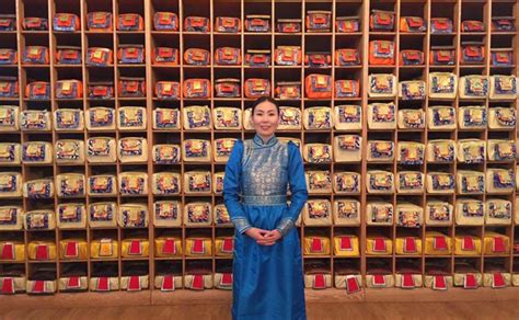 Дэлхийн шилдэг номын санчийн тоонд Монгол номын санч багтжээ Маргааш Лайв