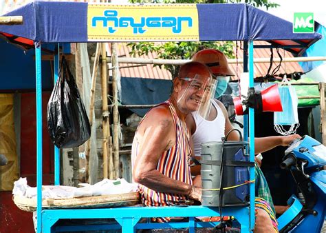 “ကိုလူချော” အကြော် နဲ့ မြန်မာ့မုန့် ရောင်းနေတဲ့ လူကြမ်း သရုပ်ဆောင်ဟောင်း ဦးတင်မြင့်