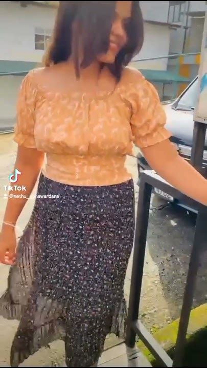 නිතරම සතුටින් සිනා නගන ගැහැණියකගෙන් ඇගේ සිනහවේ රහස ඇසුවෙමි Youtube