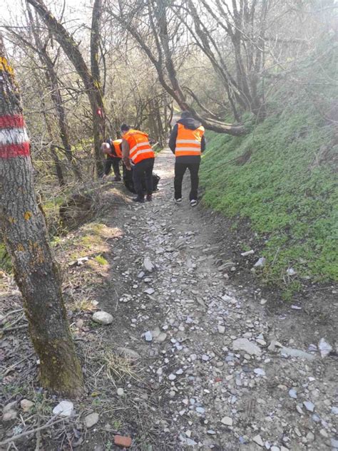 ЈП КОМУНАЛНА ХИГИЕНА СКОПЈЕ ПОДИГНА 150 КУБНИ МЕТРИ ОТПАД ОД ДИВИ ДЕПОНИИ ВО СКОПСКАТА ОПШТИНА БУТЕЛ