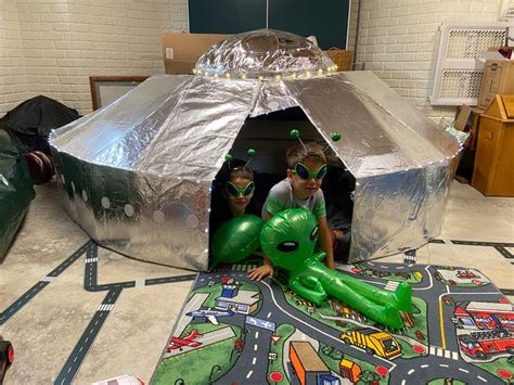 Pin By Megan Tan On Trunk Or Treat Halloween Party Themes Alien Party Alien Halloween