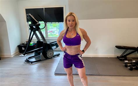 Concentration Curls Benefits Mistakes Form Video