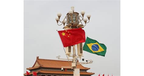 Си Дзинпин се срещна с Лула да Силва