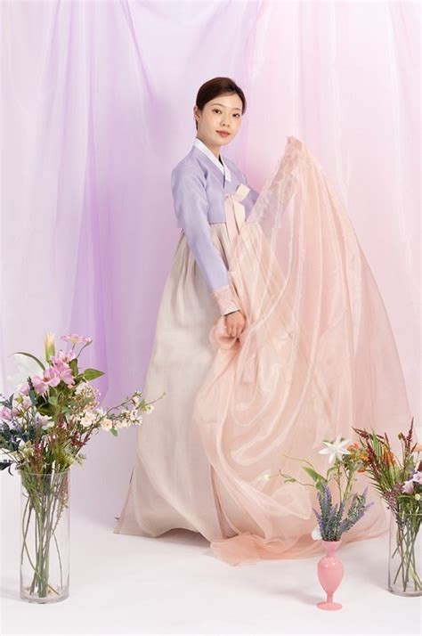 봄뷰티한복입고 있는 여성 사진 유토이미지 상세페이지 베이직샵 사진 22004839