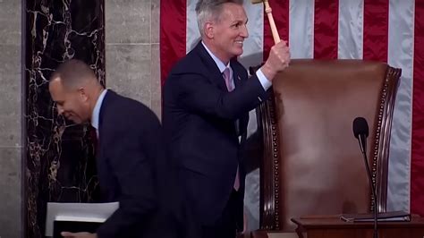 წარმატებული მე 15 ცდა აშშ ის წარმომადგენელთა პალატამ სპიკერი აირჩია ვიდეო 08 01 2023 ს