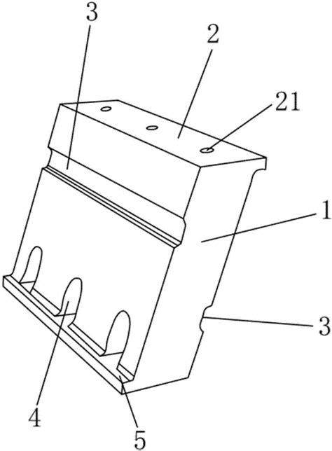 一种安装灵活的腿型护舷的制作方法