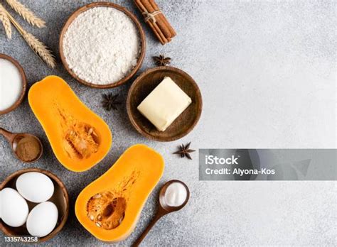 제철 가을 호박 요리를 위한 요리 재료 할로윈 가을 추수 감사절 배경 공간을 복사합니다 최고 보기 음식 평면 레이아웃 0명에 대한 스톡 사진 및 기타 이미지 Istock