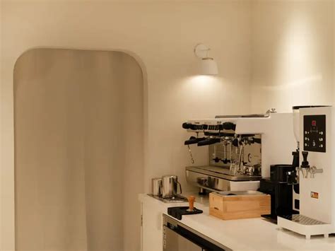 화이트and우드로 귀여운 5평 작은 카페 인테리어 양천구 신월동