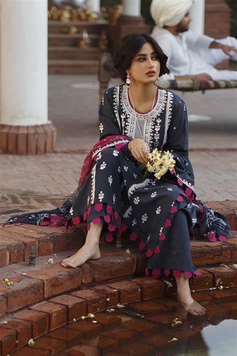 Sajal Alis Feet