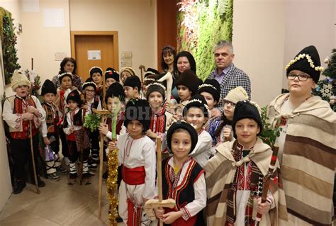 Коледари наричаха за здраве в Община Козлодуй СНИМКИ Konkurent Bg