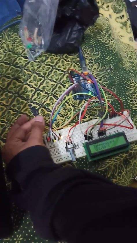 Rancang Bangun Sensor Suhu Tanah Dan Udara Berbasis Arduino Uno Rancang Bangun Sensor Suhu Tanah Dan Udara Berbasis Arduino Uno