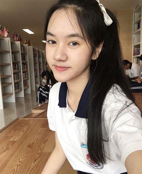 ในภาพอาจจะมี 1 คน ภาพระยะใกล้ และสถานที่ในร่ม Pearl Earrings Fashion Jewelry