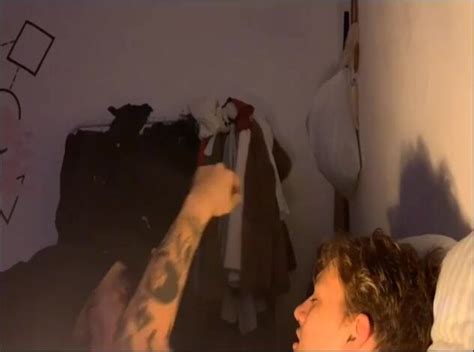 야한 포르노에서 침실에서 섹스하는 야한 젊은 커플 Cnn Amador