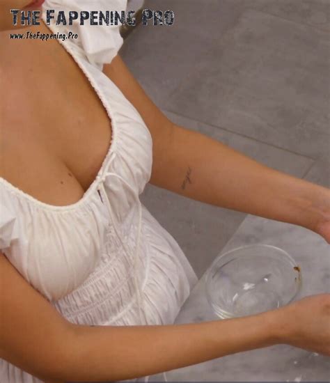 Selena Gomez Exposed Her Boobs In Cleavage Photos The Fappening