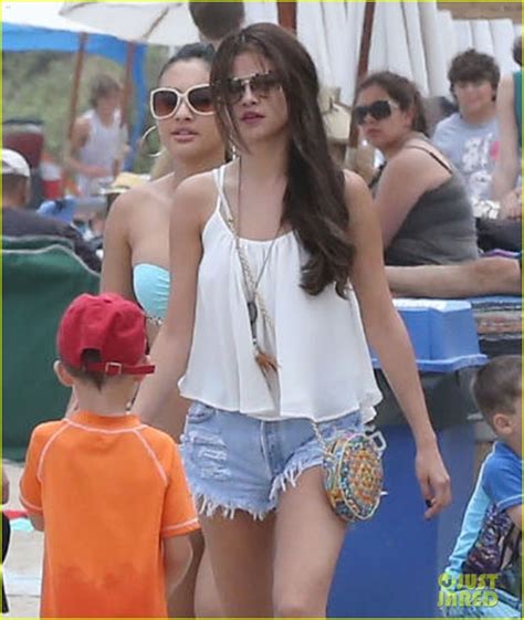 Selena Gomez And Francia Raisa Beach Buddies Photo 2897167 Selena