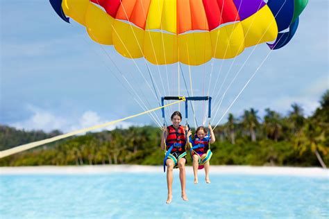 Checkout Top 5 Places For Parasailing In Dubai For Thrill Day Out