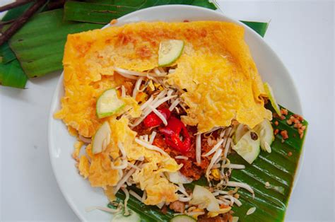 베트남 식 스타일의 바삭한 달걀 크레이프 야채 새우 두부 땅콩의 많은 종류로 만든 현지 디저트팬케이크처럼 계란 팬으로 포장 가냘픈에 대한 스톡 사진 및 기타 이미지 Istock