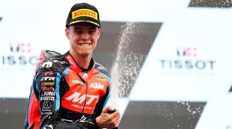 Kejadian Aneh Di Moto Pembalap Menggunakan Motor Salah Saat Balapan