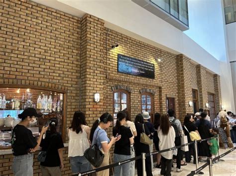 유통핫피플 수십번 문 두드렸죠5시간 대기 월드몰 런던 베이글 유치 배경엔 아시아경제