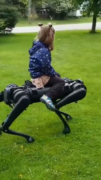 Девочка катаеться на роботе Youtube