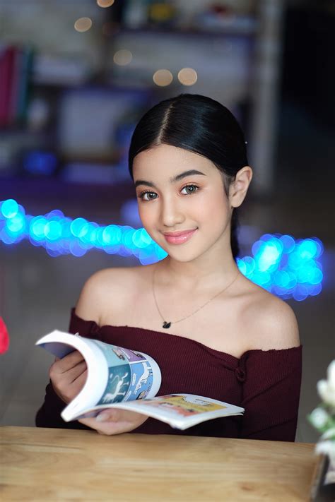 ពិតជាពូកែណាស់ ព្រះនាងតូចចេនណា បង្ហើរសំនៀង២ភាសាបញ្ចូលគ្នា ជាមួយនឹងកាយវិការដ៏រស់រស់វើក មានវីដេអូ