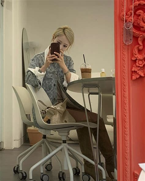 서진♡︎ 너무 맘에 드는제품들이 있어서 오랜만에 미팅나왔슈요 🤓 K뷰티가 정말 대단한게 요즘 화장품들 좋은게 정말 많아요 🤨 효과가 피부과에스테틱관리 뺨쳐요