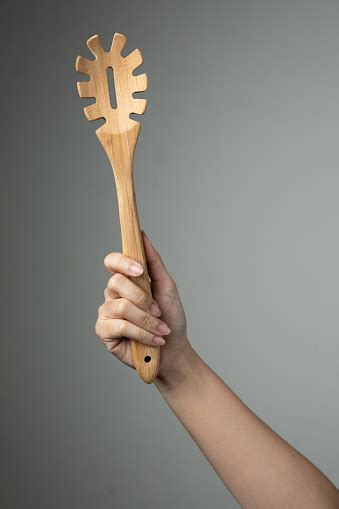 손 국자 터너 샐러드 큰 포크 스푼 주방 기구에 게 음식 장비 가위에 대한 스톡 사진 및 기타 이미지 가위 갈색 개체 그룹 Istock