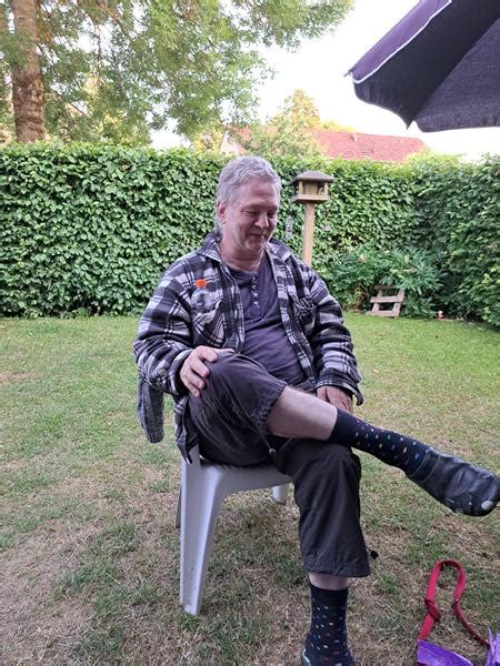 Sex strømper i træsko Skrevet af leon L