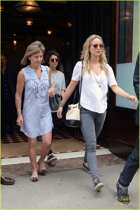 Jennifer Lawrence And Mom Karen Go Apartment Hunting Together In Nyc