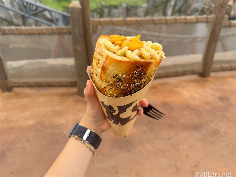 Review Yes This New Mac And Cheese Snack At Epic Universe Tastes Even