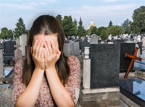 Скопјанка била со своето момче па на погребот на нејзиниот татко ја