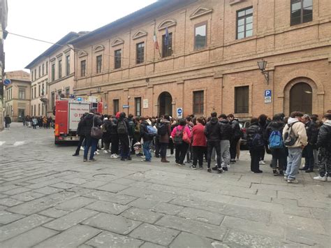Siena Principio Di Incendio Allistituto Caselli Gazzetta Di Siena