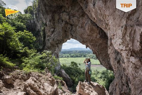 ชมวิวผ่านช่องเขา ที่ เขาทะลุมิติ Unseen ราชบุรี ที่เที่ยวใกล้กรุง อำเภอจอมบึง