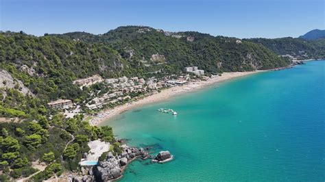 Momanddaughteratagloryholevideo Videos Download The Best Free