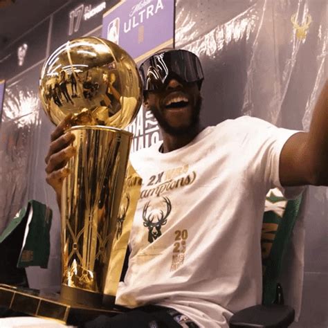 Milwaukee Bucks Lifting Up Khris Middleton 