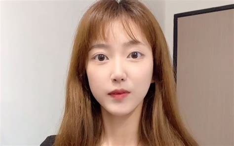 当我的吃货女友主动给我吃她的零食 妮妮吃不饱i 妮妮吃不饱i 哔哩哔哩视频