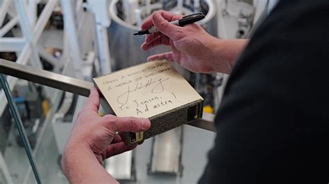 Nvidia 的 Dgx Spark 超級電腦將於 10 月 15 日上市，售價 3 999 美元具備每秒 1 千兆次浮點運算能力 Biggo 新聞