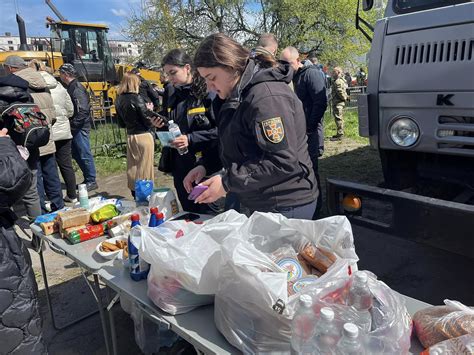 В Умані допомагають постраждалим внаслідок ракетної атаки Читайте на Ukr Net