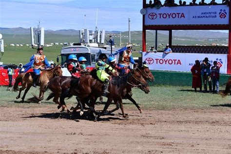Хурдан хязаалангийн уралдаанд Дундговь аймгийн Эрдэнэдалай сумын Б Чинзоригийн хээр үрээ түрүүллээ