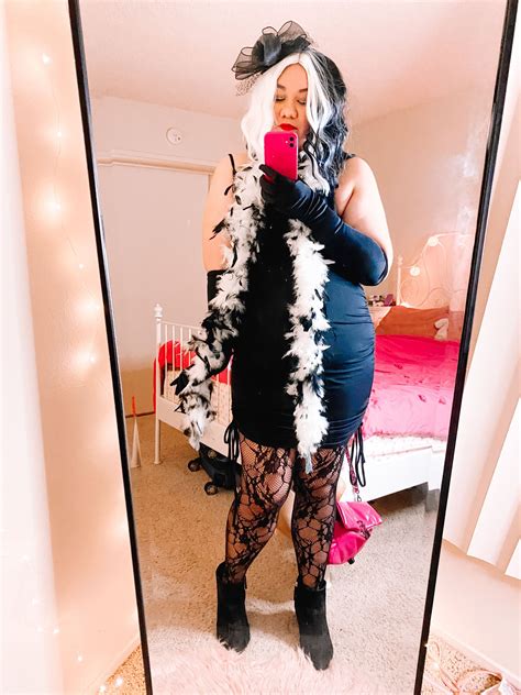 Cruella Deville Halloween Costume Makeup Fashion Fairytale Cruella Deville Halloween