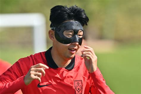 Son Heung Min Is Training In Qatar With A Mask Ahead Of The World Cup